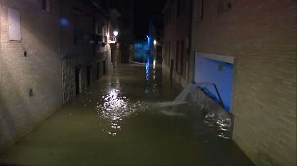 Vídeo: El Ebro se desborda en Tudela y anega el Casco Antiguo