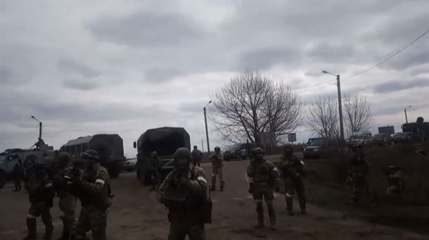 Vídeo Soldados Rusos Disparan Al Aire En Chaplynka Para Dispersar A