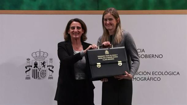 Vídeo: Sara Aagesen recibe la cartera de Transición Ecológica y Reto ...